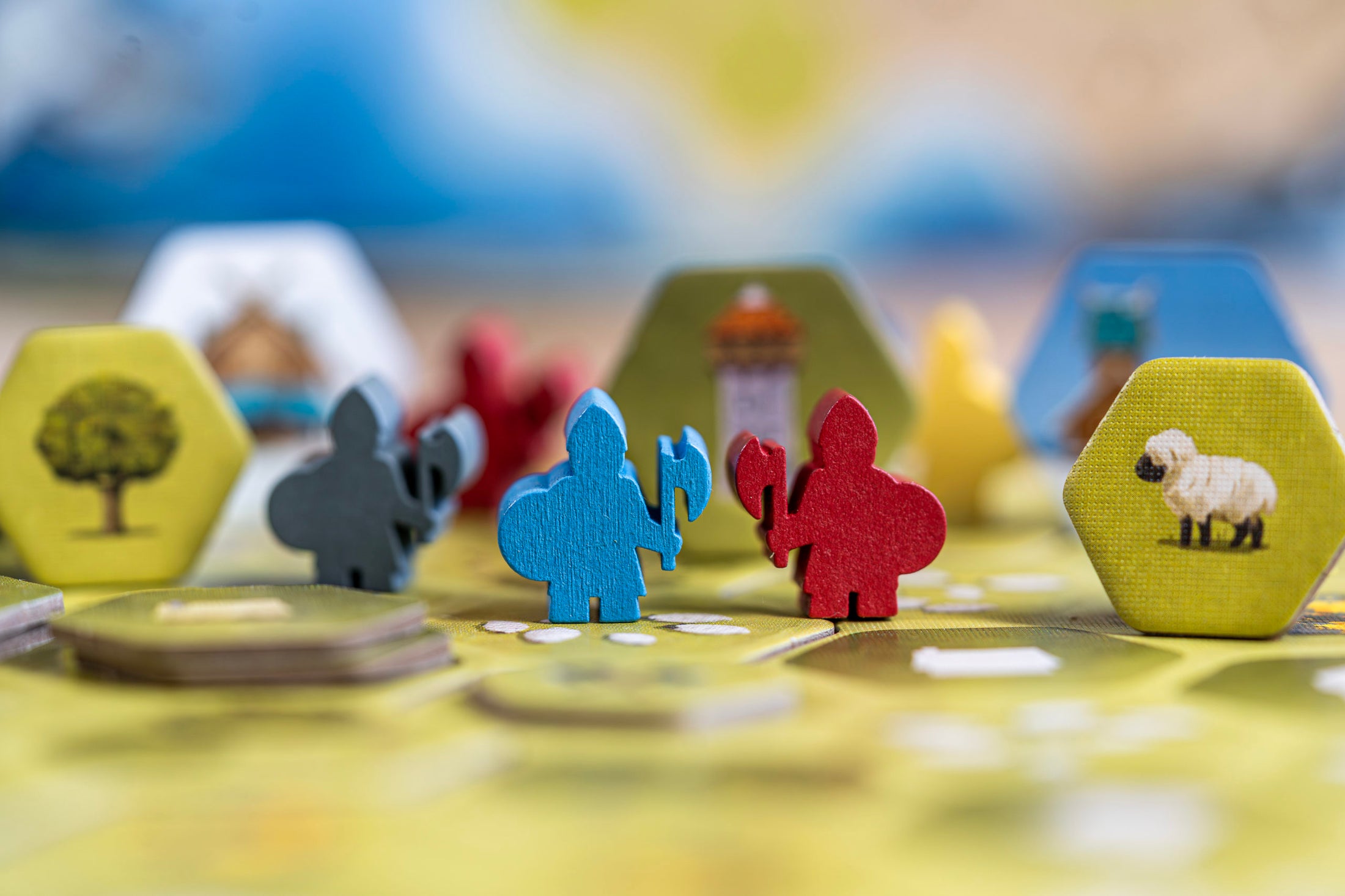 Looot (Neuland in German) – Hachette Boardgames US
